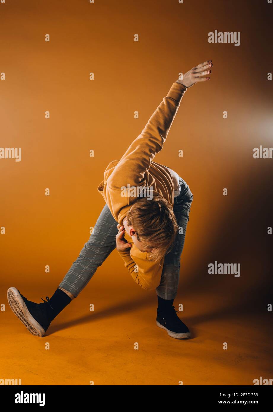 Contemporary dancing performer in a dance practice class Stock Photo ...