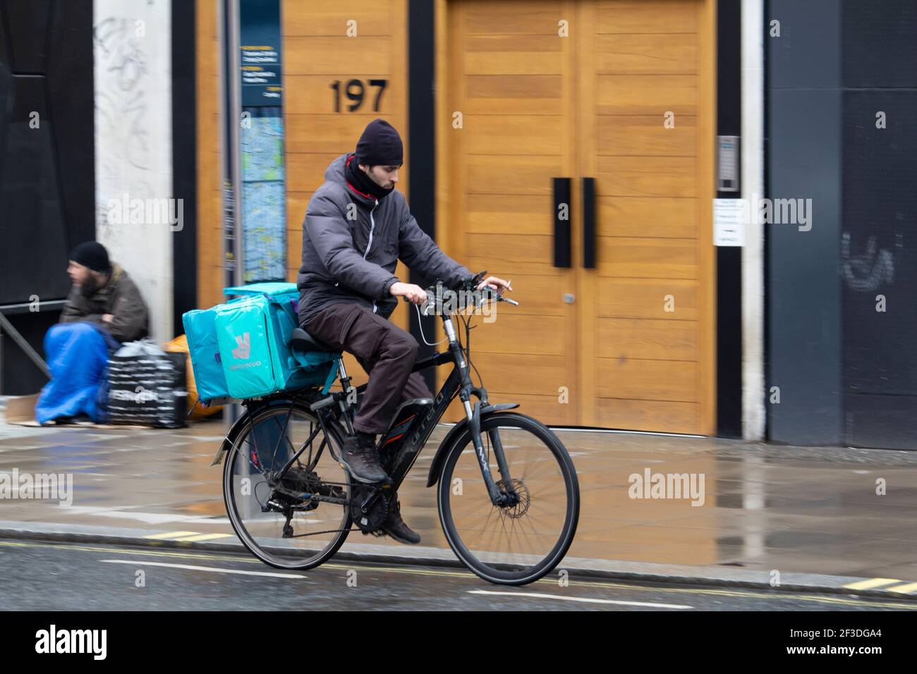 Deliveroo delivery cyclist Oxford Street London Stock Photo - Alamy