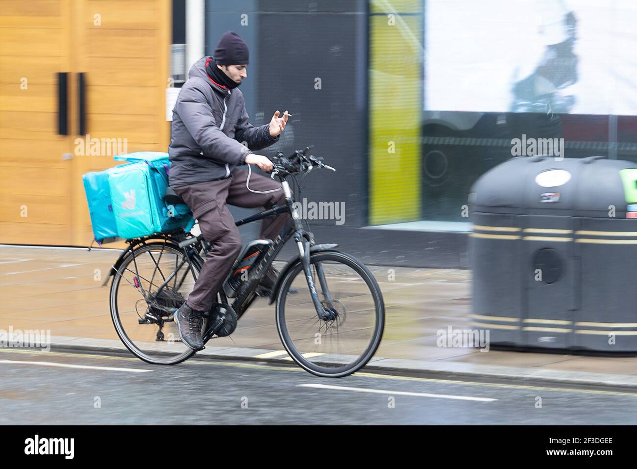 Deliveroo delivery cyclist Oxford Street London Stock Photo - Alamy