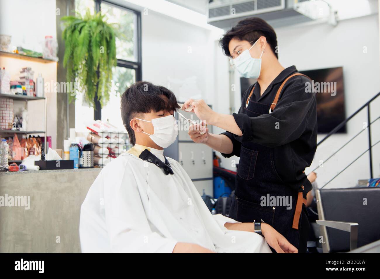 Asian male hairdresser hi-res stock photography and images - Alamy