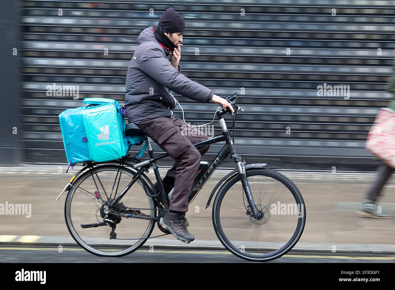 Deliveroo delivery cyclist Oxford Street London Stock Photo - Alamy