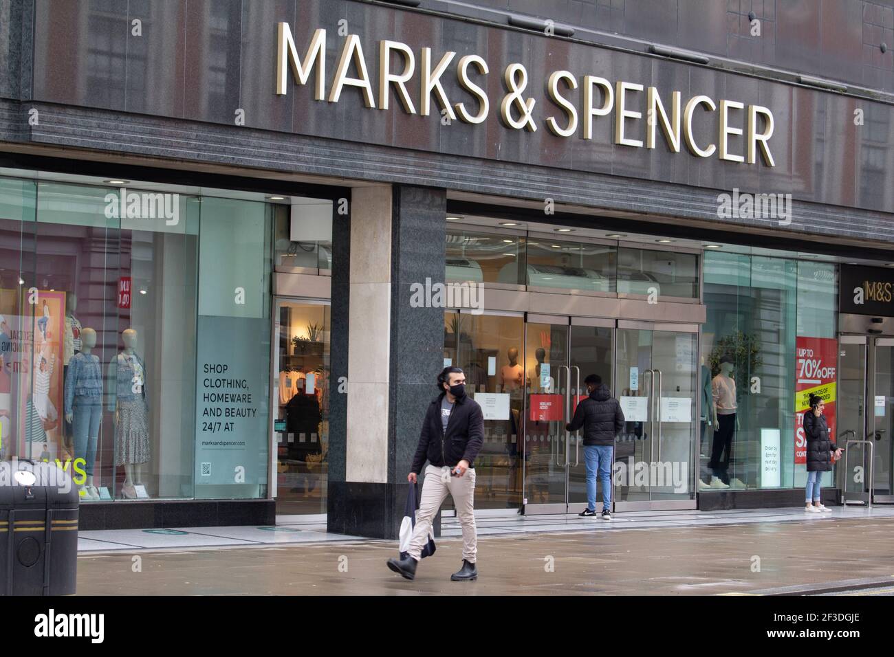 Marks & spencer oxford street hi-res stock photography and images - Alamy