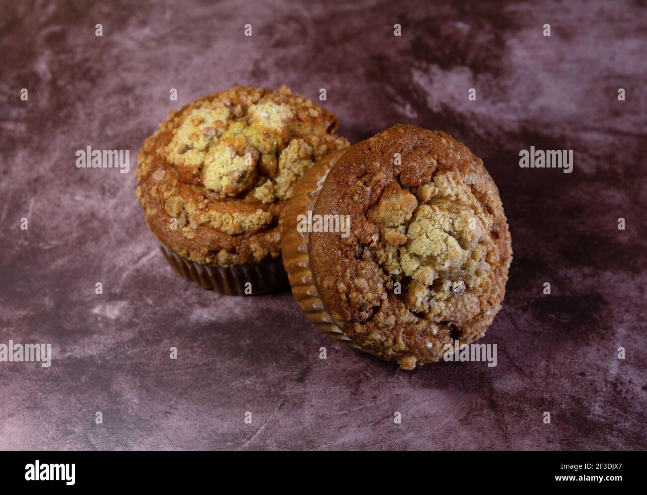 Maroon cake hi-res stock photography and images - Alamy