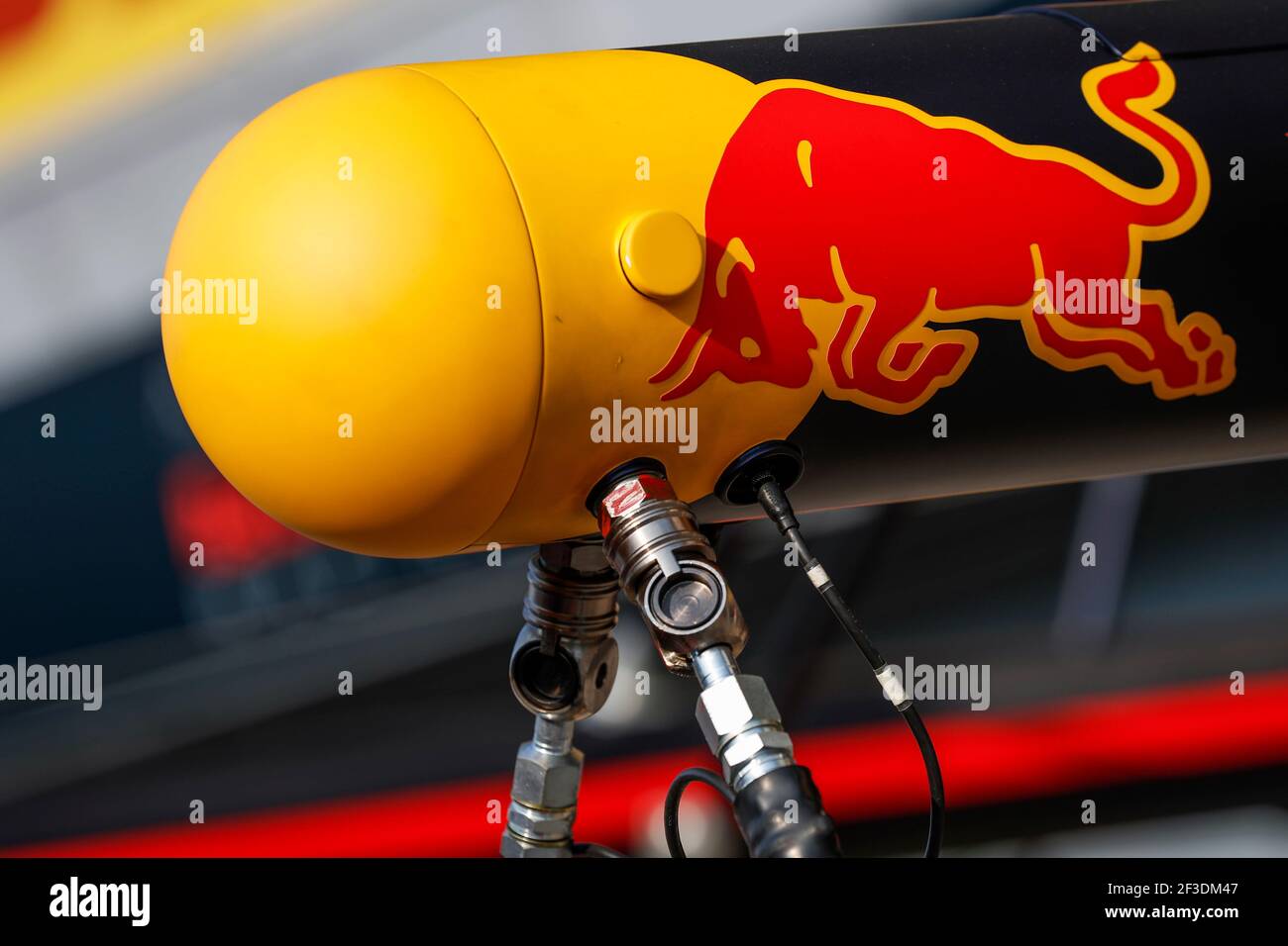 Pitstop red bull hi-res stock photography and images - Alamy