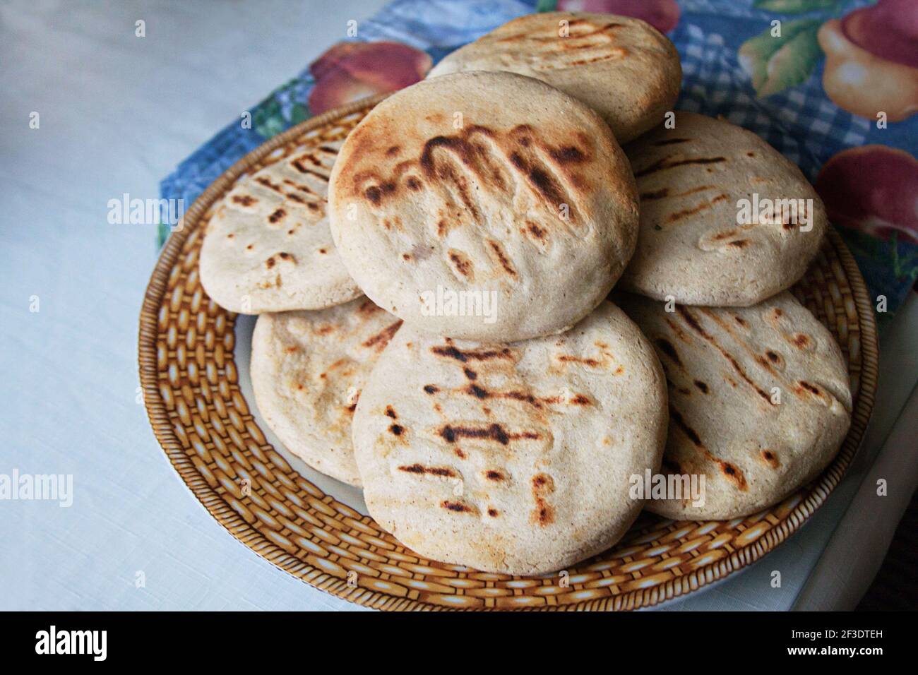 Arepa maiz hi-res stock photography and images - Alamy