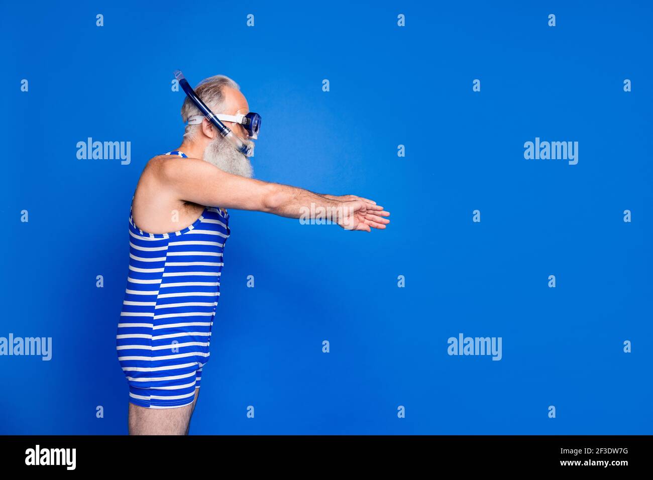 Swimmer side profile hi-res stock photography and images - Alamy