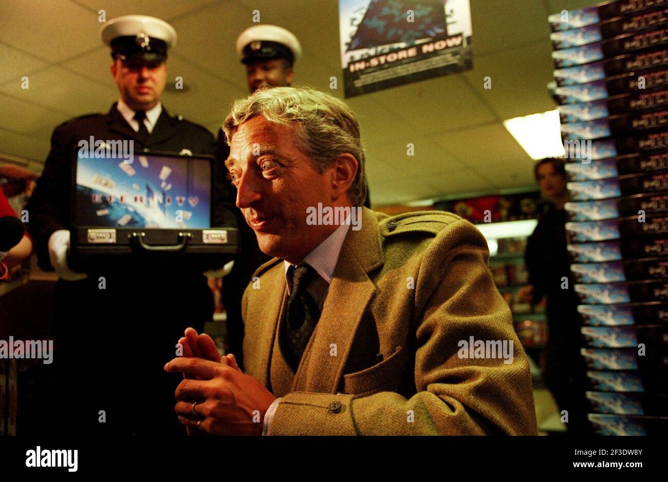 SIR CHRISTOPHER MONCKTON INVENTOR OF JIGSAW JUNE 2000SIR CHRISTOPHER ...