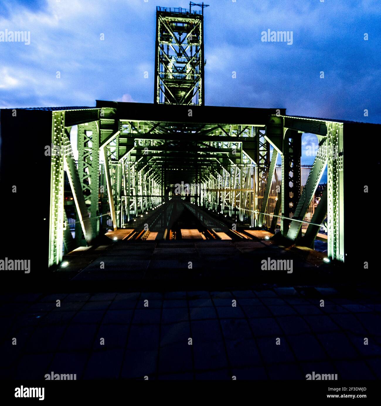 Lifting rail bridge hi-res stock photography and images - Alamy