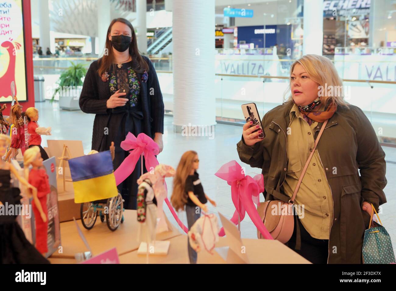 Non Exclusive: KYIV, UKRAINE - MARCH 15, 2021 - A woman takes a picture ...