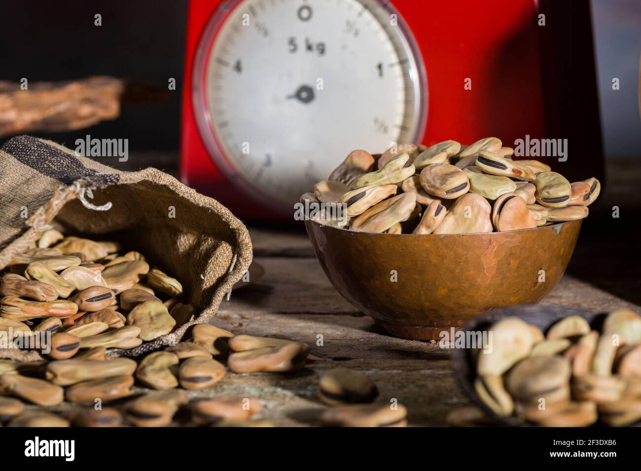Seed scale hi-res stock photography and images - Alamy