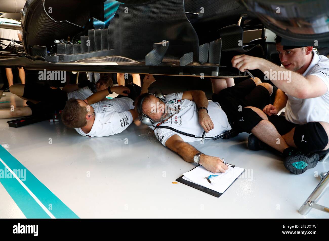 Mechanics working on the Mercedes AMG F1 Petronas GP W09 Hybrid EQ ...