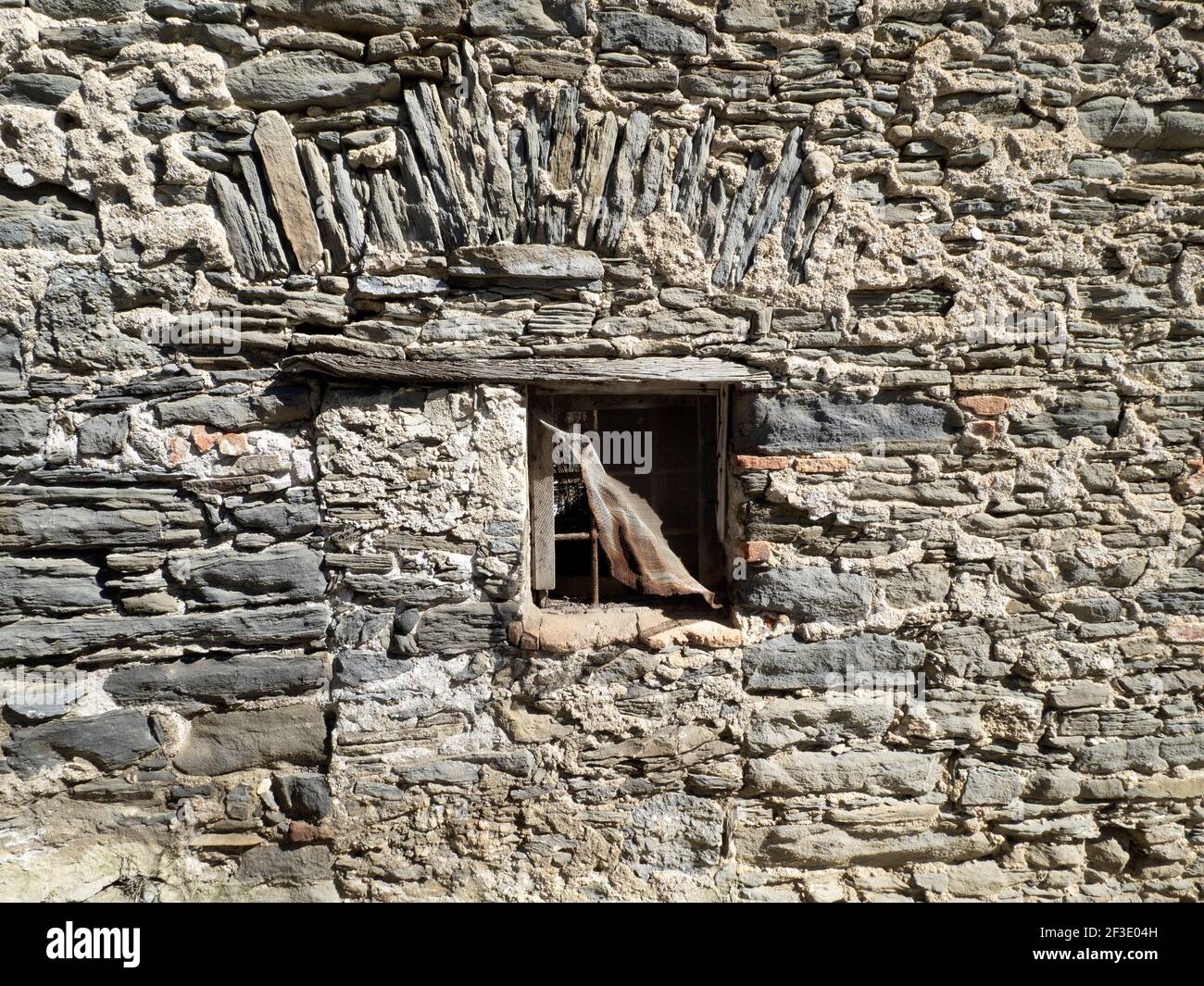 Old small window on medieval italian stone house Stock Photo - Alamy