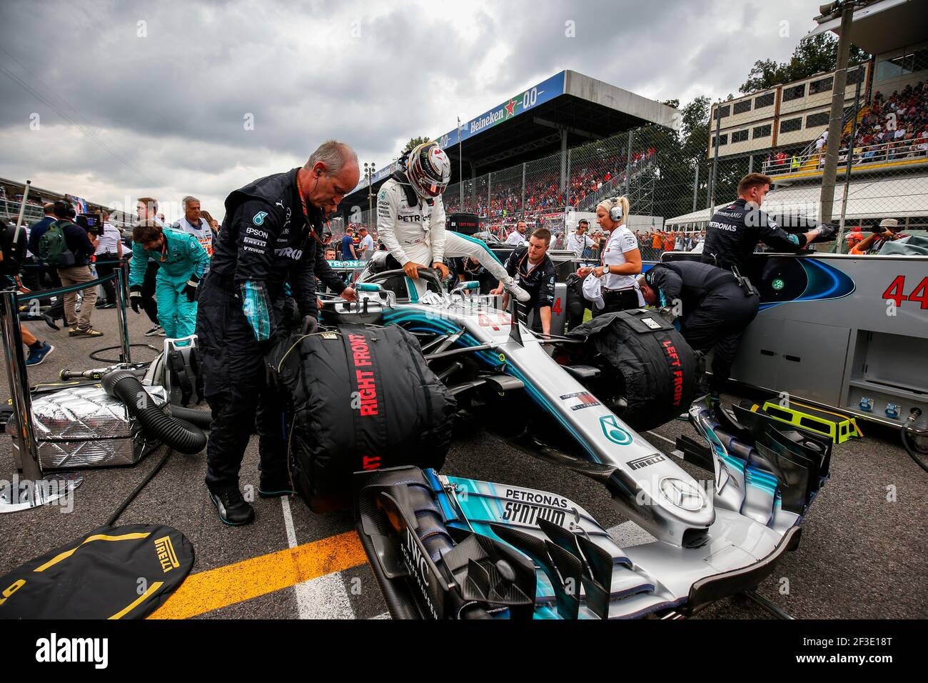 Grille de départ formule 1 hi-res stock photography and images - Alamy