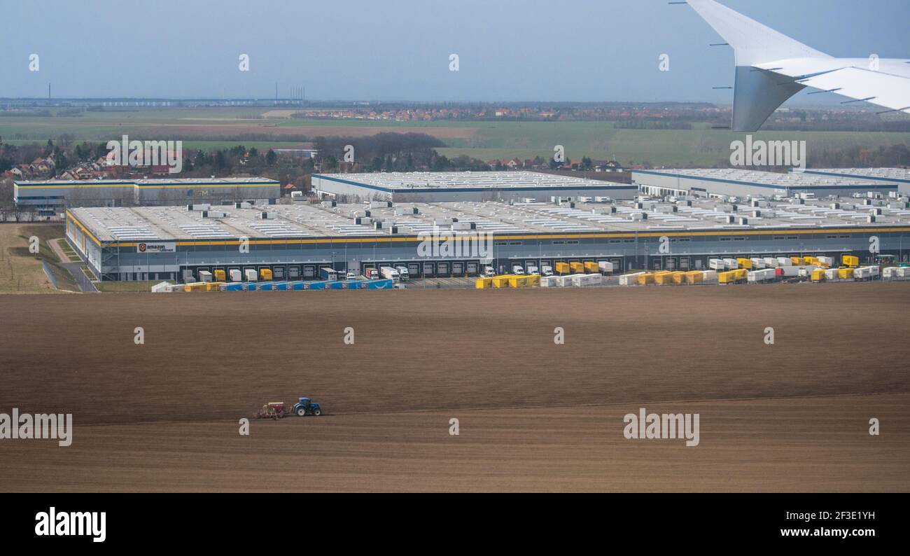 Aerial view distribution center hi-res stock photography and images - Alamy