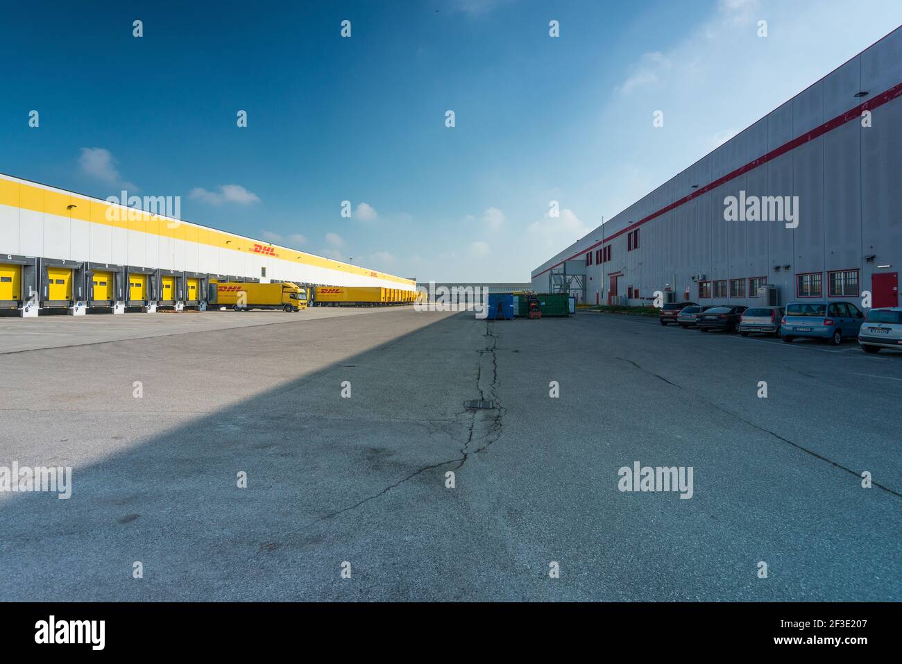 Dhl warehouse hi-res stock photography and images - Alamy