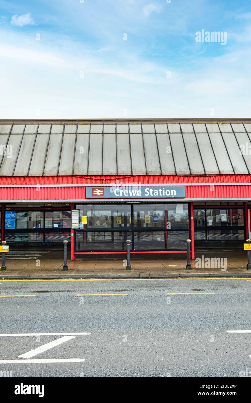 Crewe station High Resolution Stock Photography and Images - Alamy
