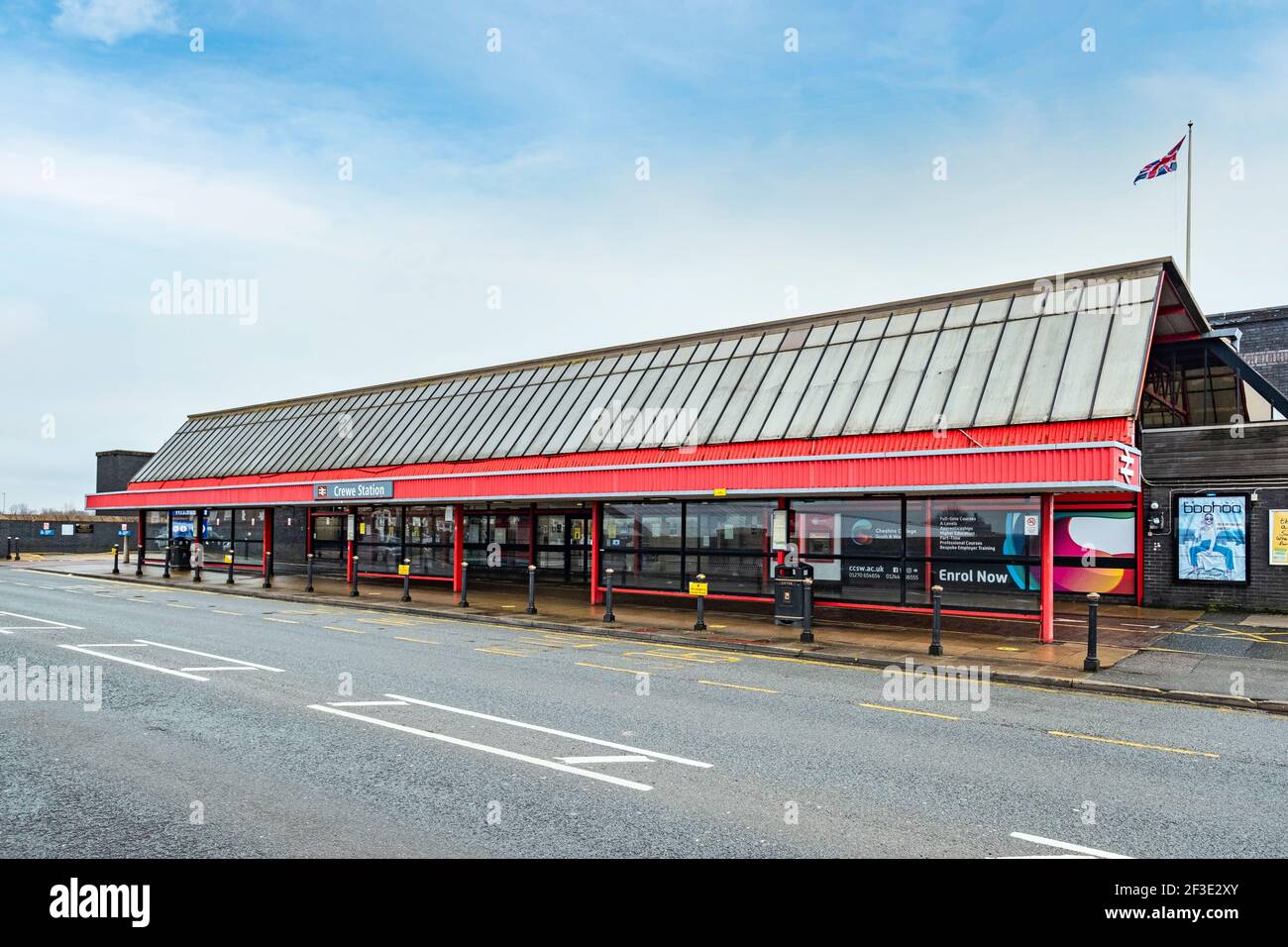 Crewe station hi-res stock photography and images - Alamy