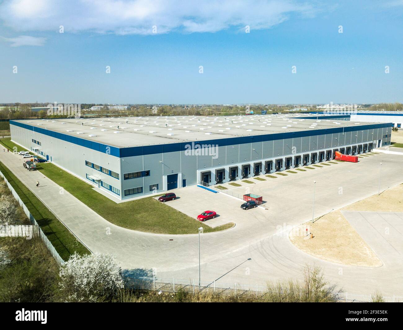 Logistics storage building hi-res stock photography and images - Alamy