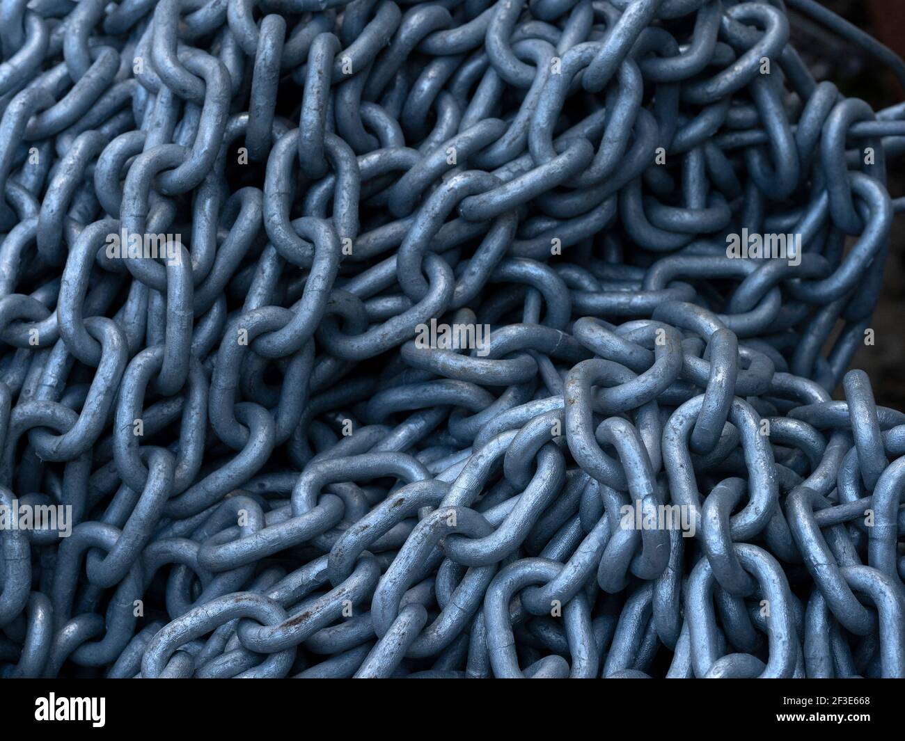 heavy big chains detail close up Stock Photo - Alamy
