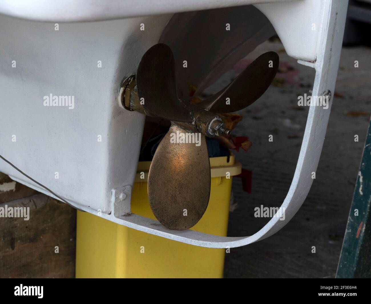 Small boat engine propeller detail Stock Photo - Alamy