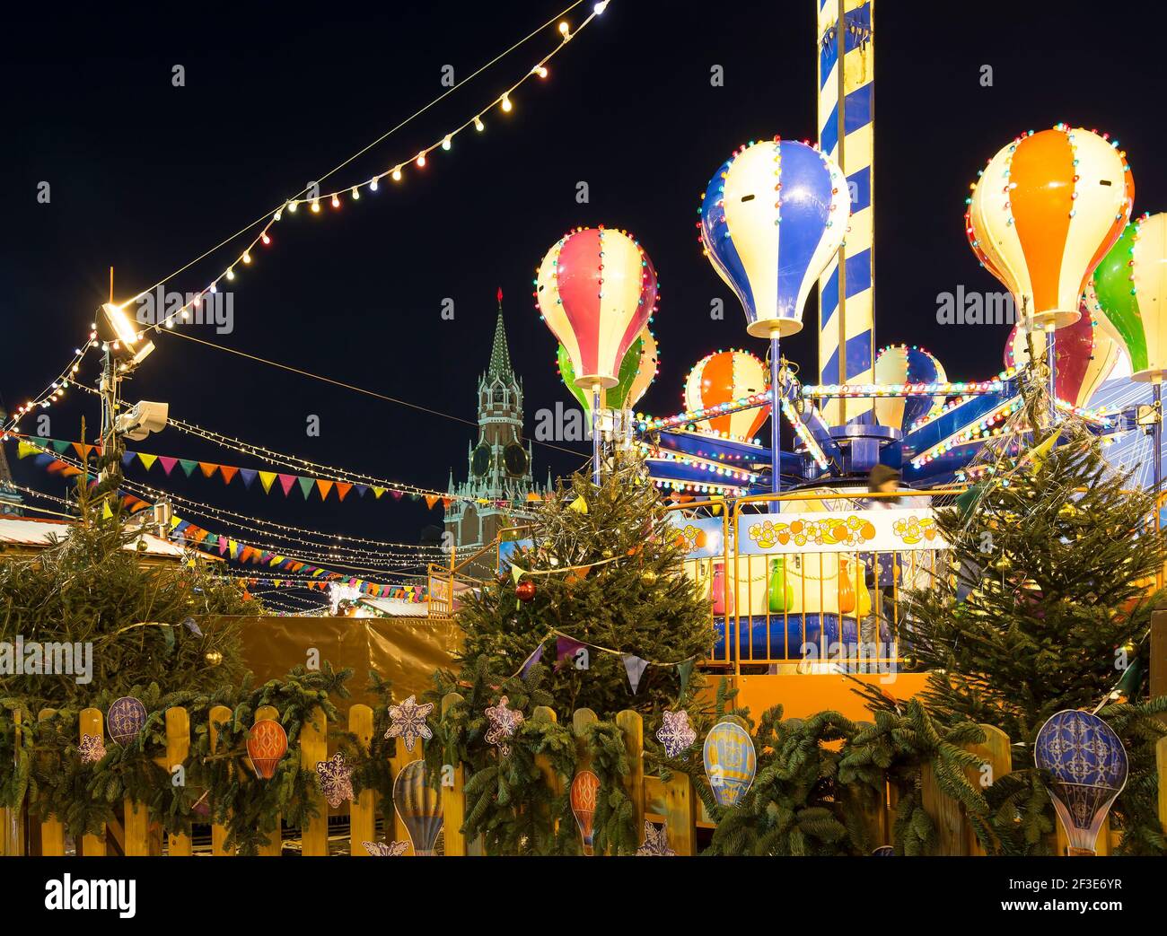 Christmas and New Year holidays illumination at night, Red Square in ...