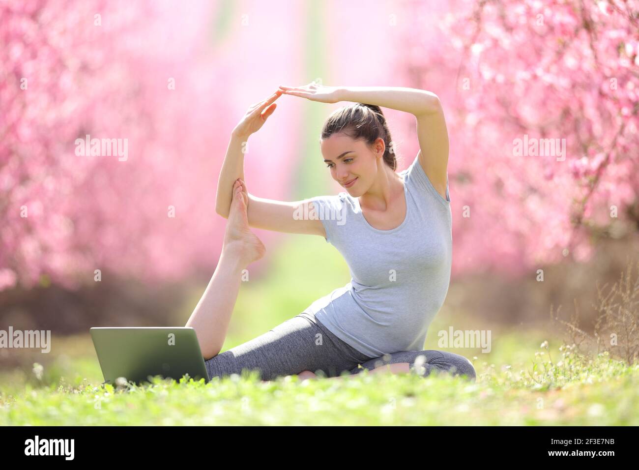 Tutorial hi-res stock photography and images - Alamy