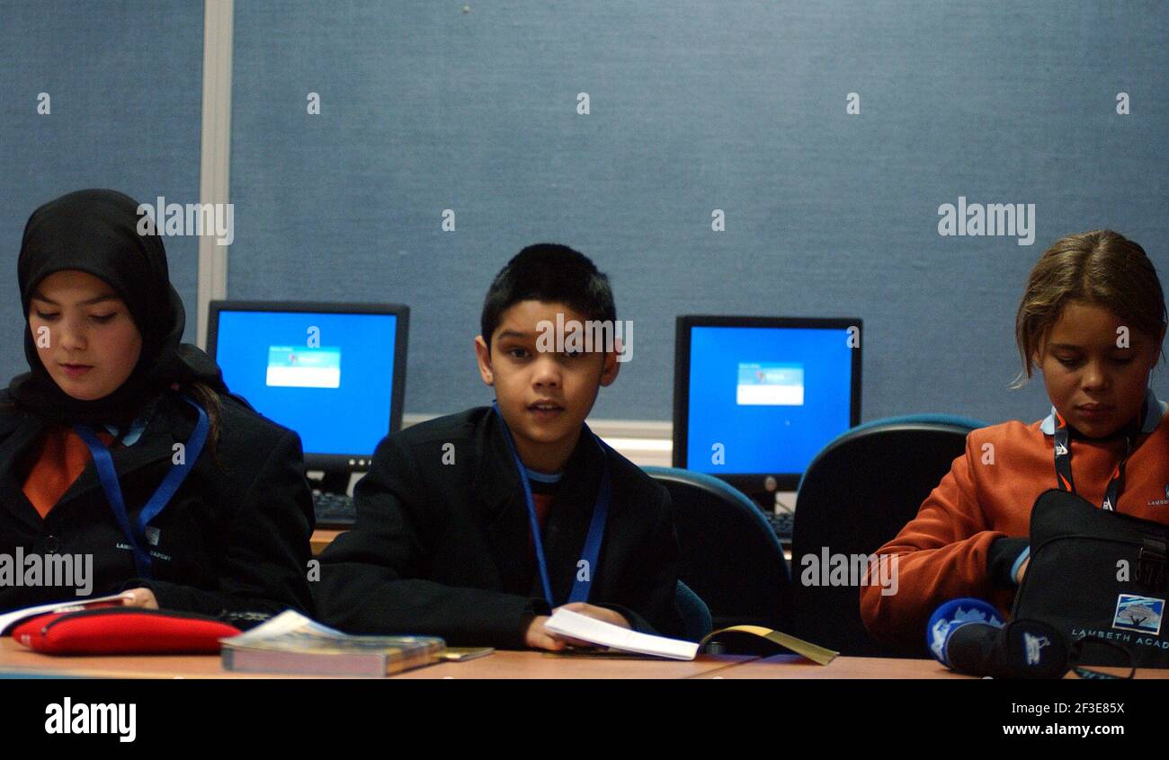 A MATHS LESSON AT THE THE NEW LAMBETH ACADEMY.15/11/04 PILSTON Stock ...