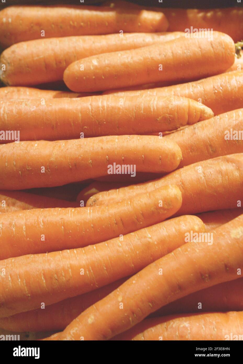 Carrots stacked hi-res stock photography and images - Alamy