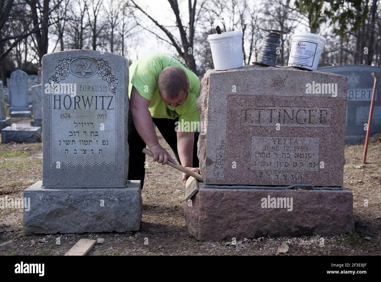 Chesed Shel Emeth Cemetery vandalized in University City, Missouri USA ...