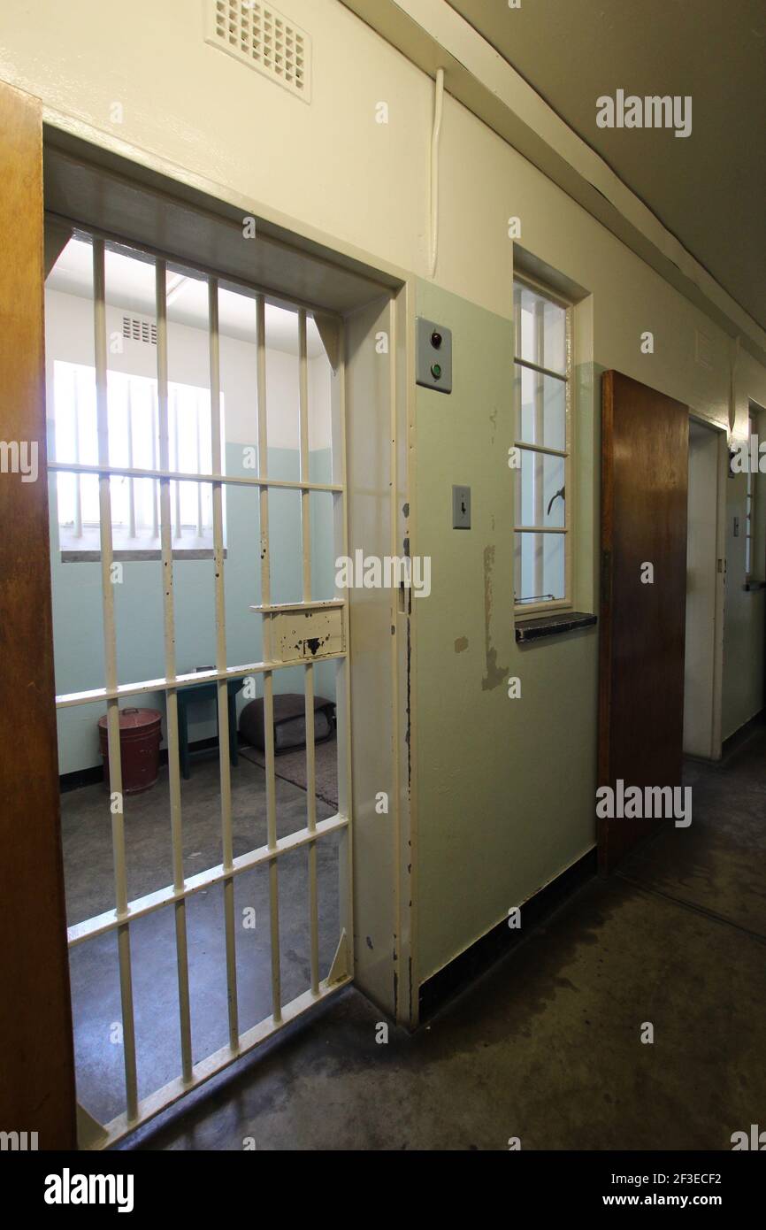 Nelson mandela cell hi-res stock photography and images - Alamy