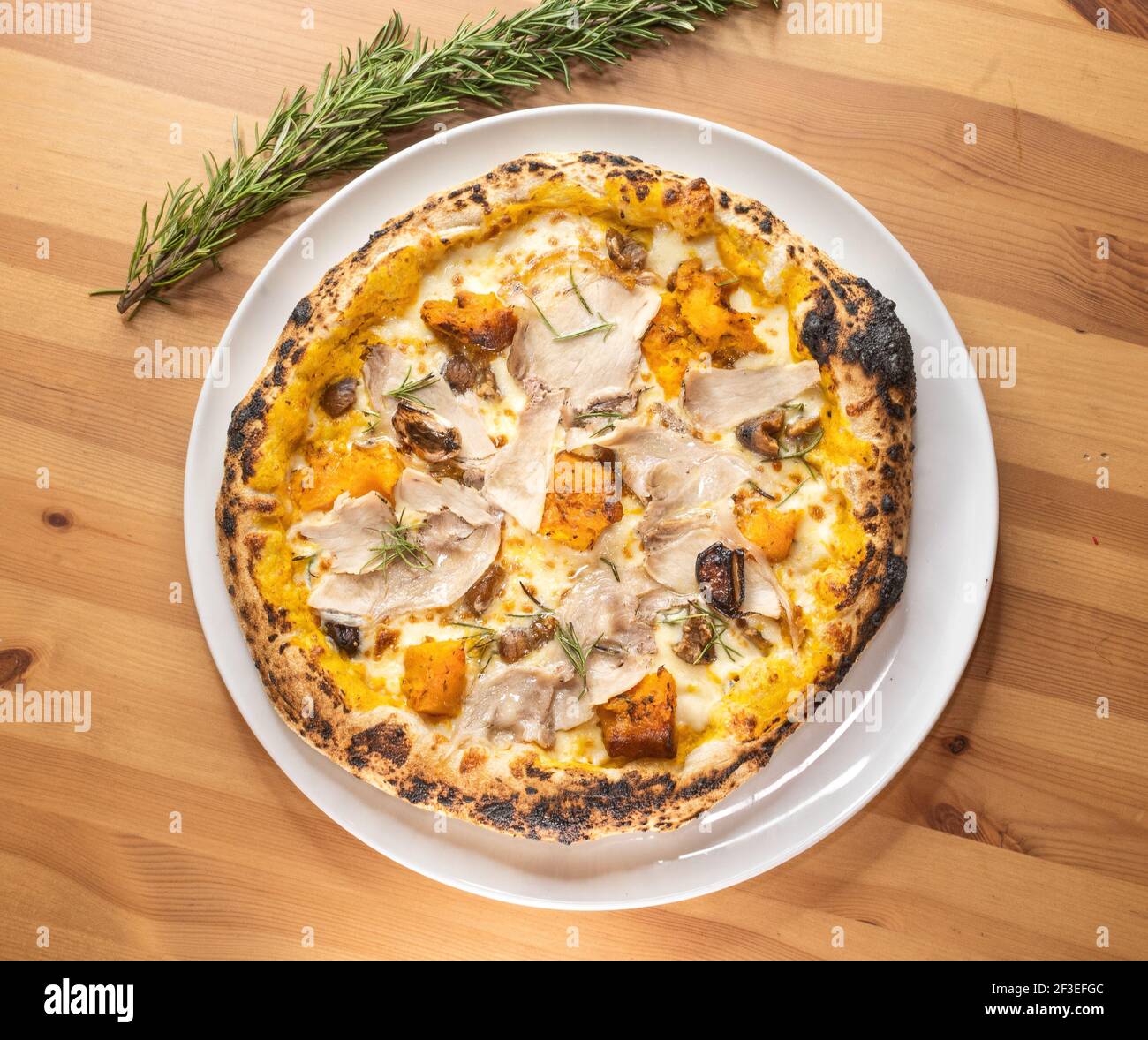 California style pizza hi-res stock photography and images - Alamy