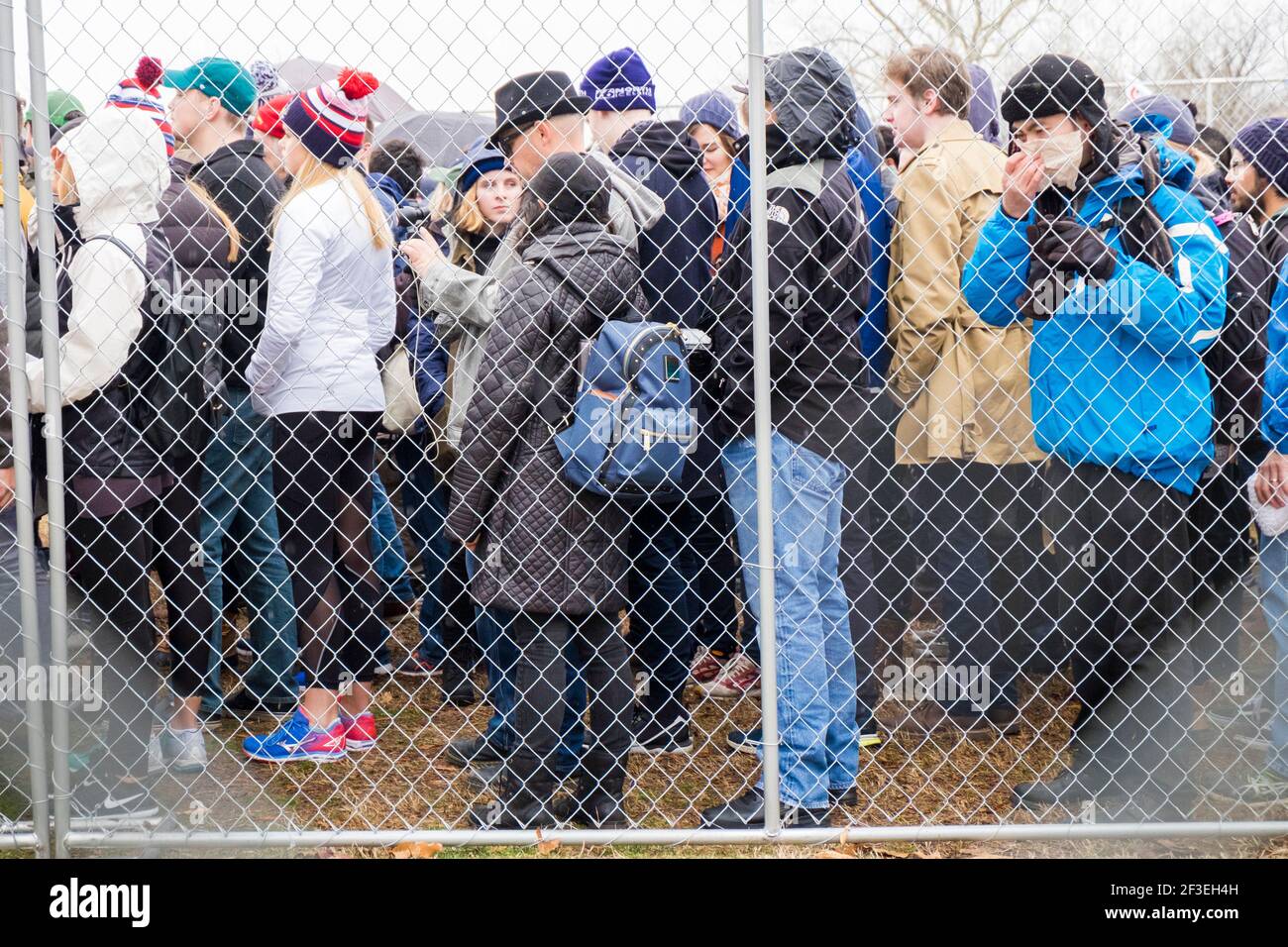 Chain link fence detail hi-res stock photography and images - Alamy