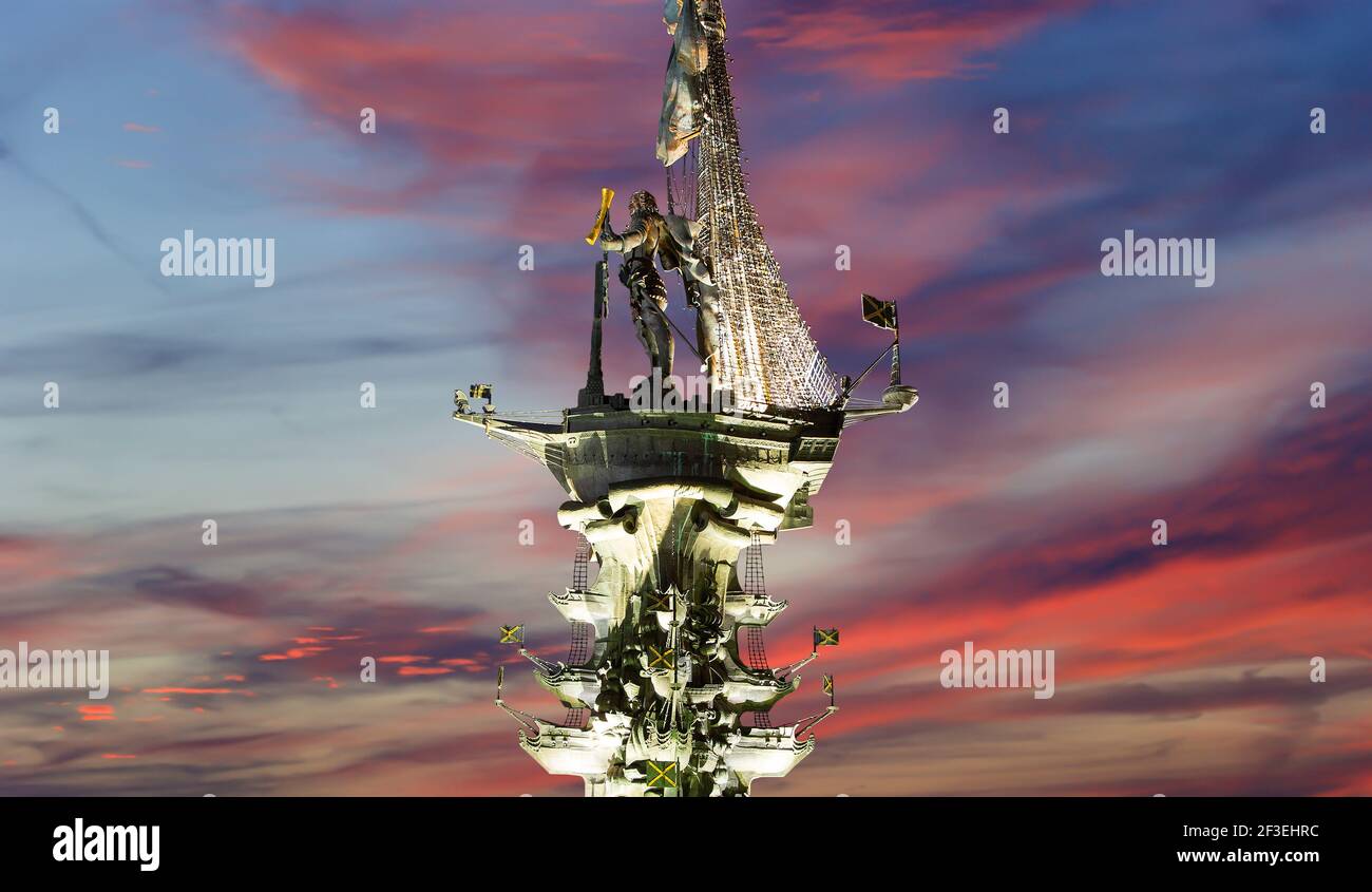 Piter the Thirst Monument, Moskow, Russia (at night Stock Photo - Alamy