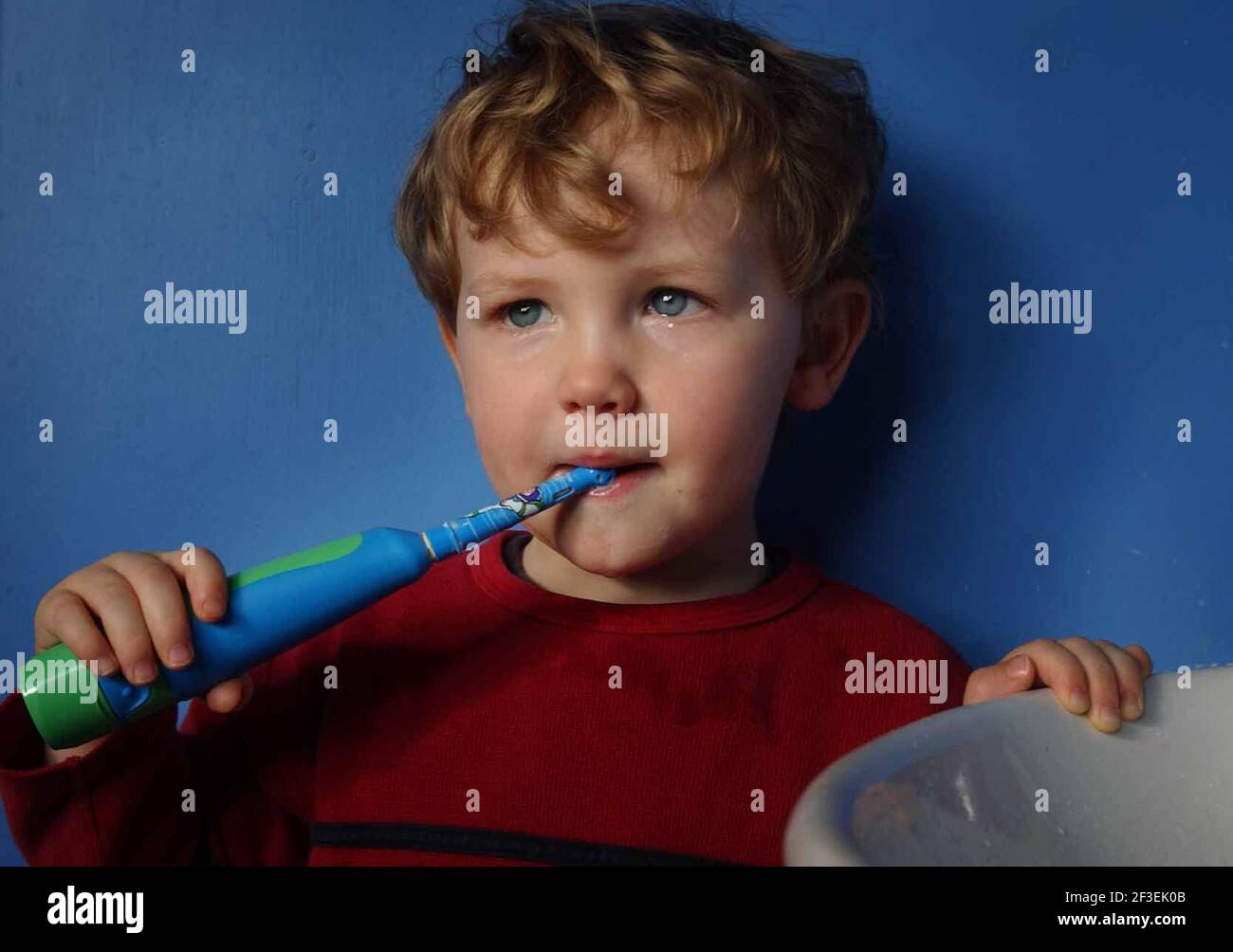 Toothbrushes 19 2 04 hi-res stock photography and images - Alamy