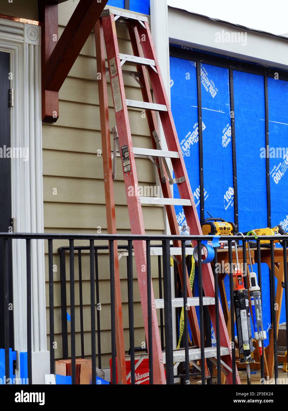 Balcony house ladders hi-res stock photography and images - Alamy