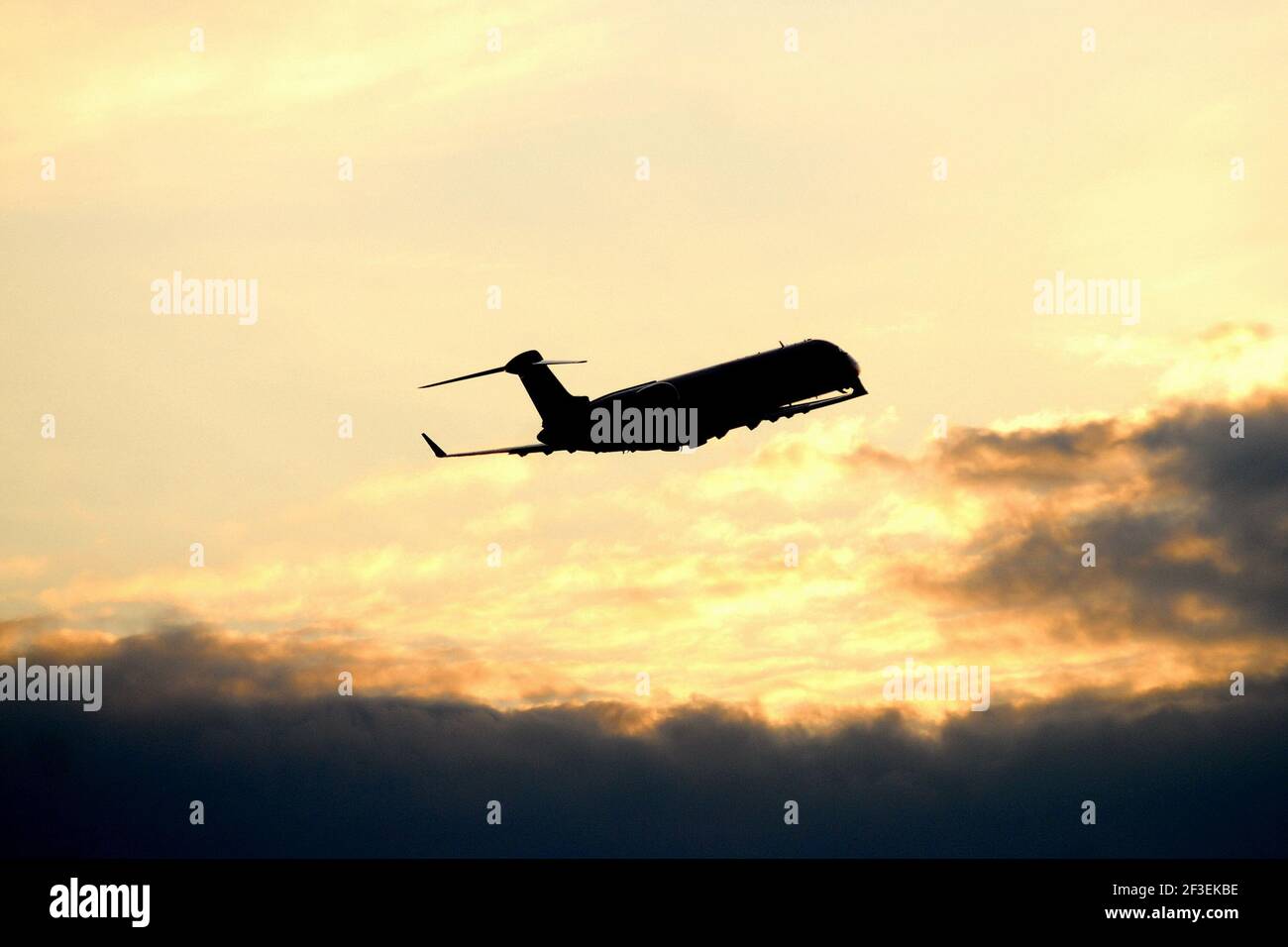 Crj 700 hi-res stock photography and images - Alamy