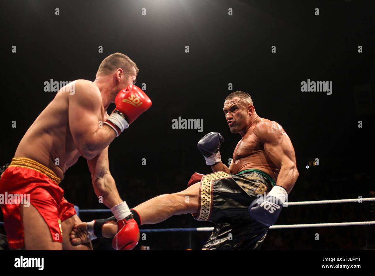 Kick-Boxing final fight between Jerome Le Banner (FRA) and Lucian ...