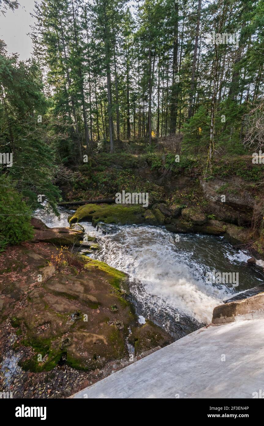The dam Spillway at Round Lake in Lacamas Park in Vancouver, Washington ...