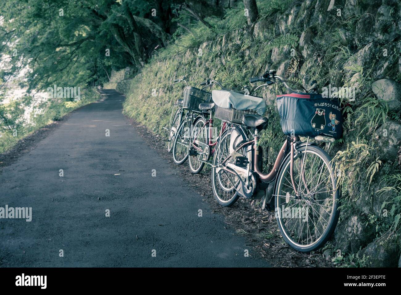 Narrow road two rock hi-res stock photography and images - Alamy