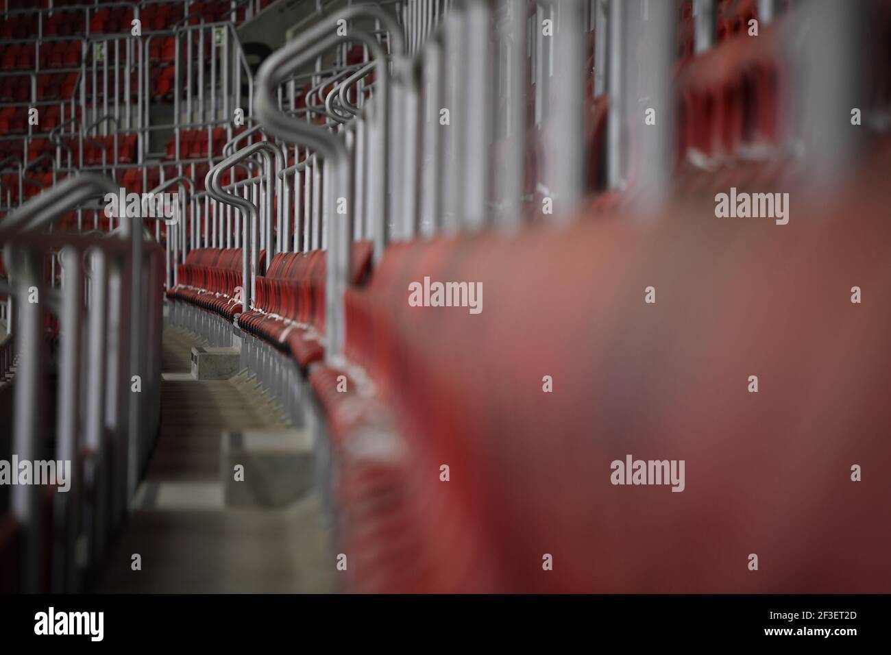 Manchester city empty seats hi-res stock photography and images - Alamy