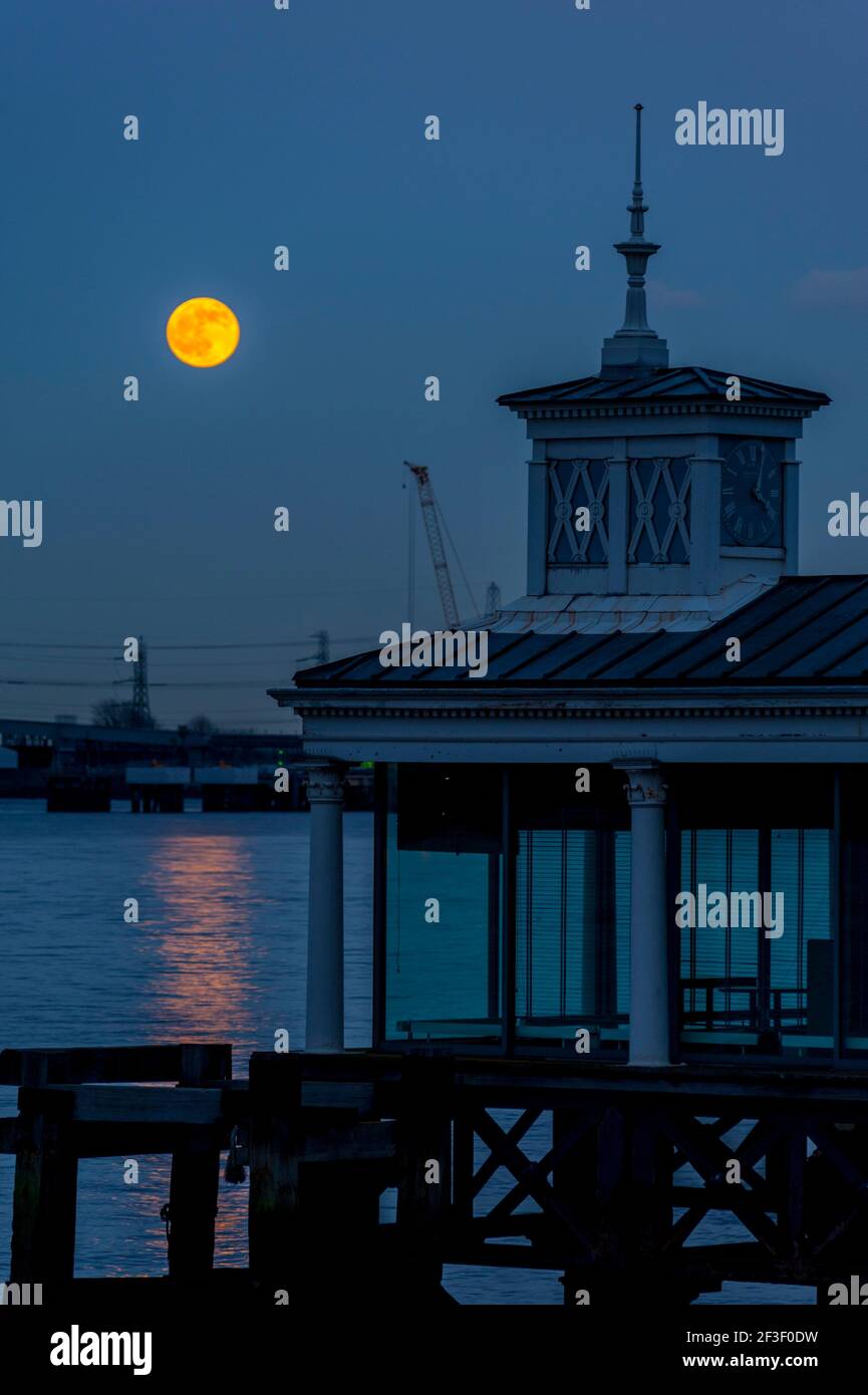 Full moon rising over the Town Pier and the river Thames at Gravesend ...