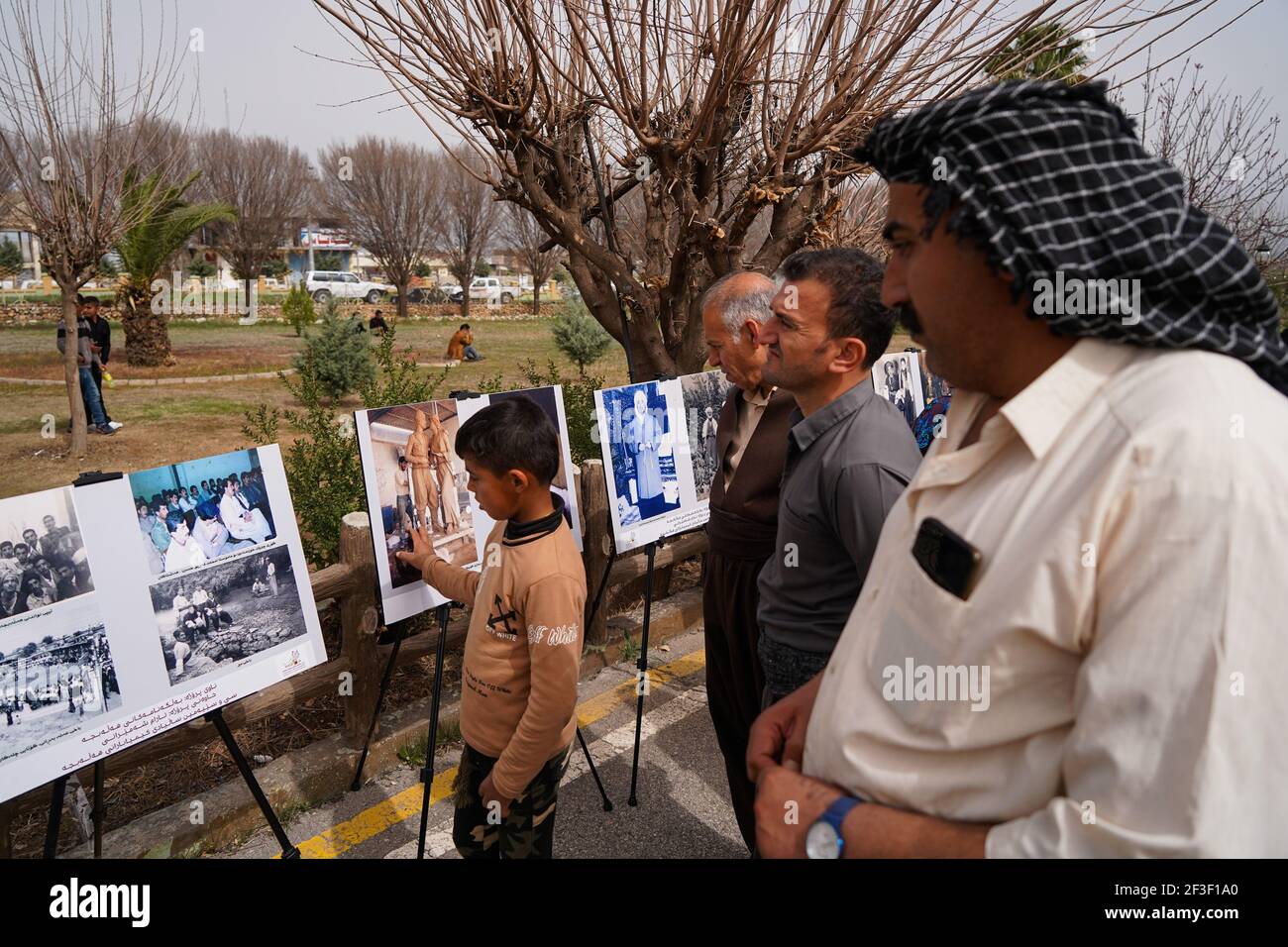 Iraqi Kurds view pictures of the victims of the Halabja chemical attack ...