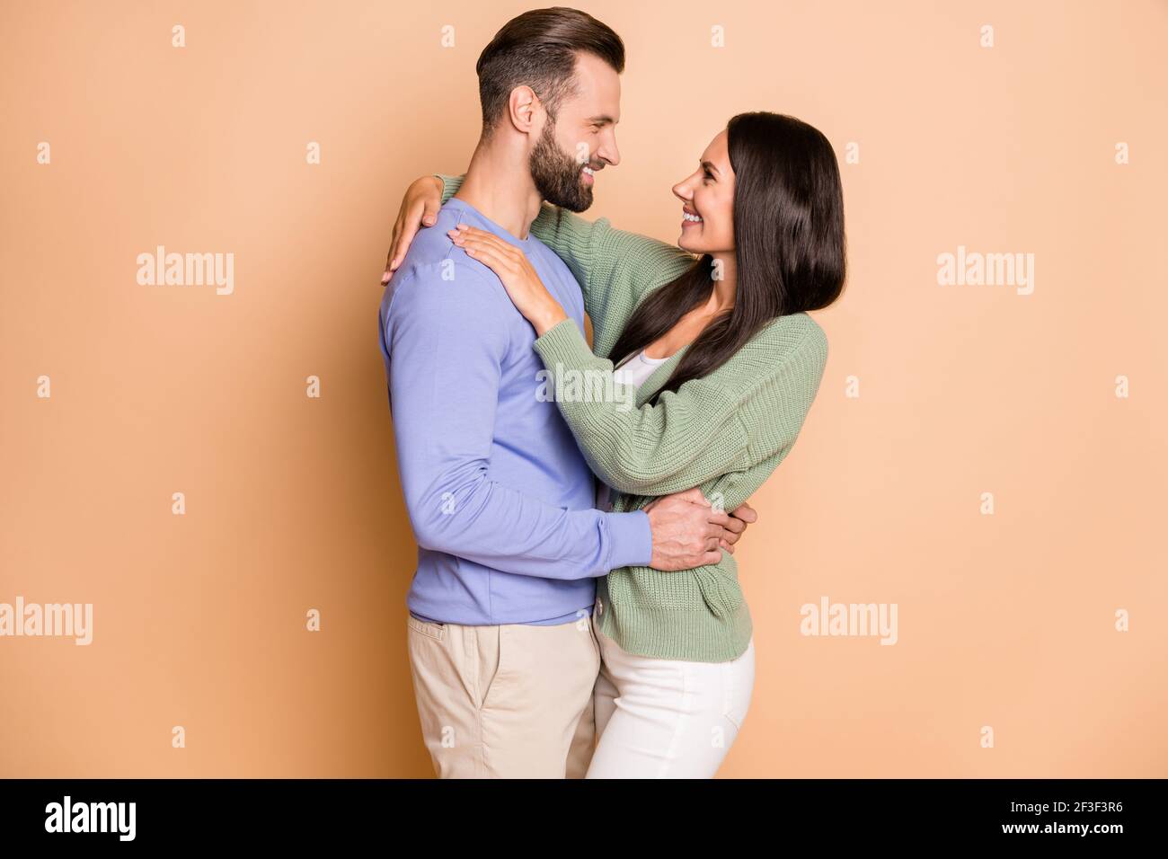 Photo of young happy positive good mood smiling couple husband wife ...