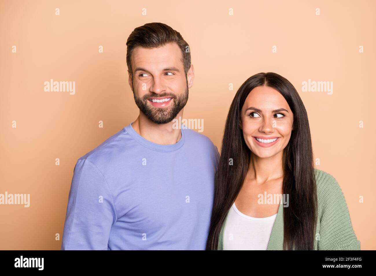 Photo of young happy smiling cheerful lovely couple husband and wife ...