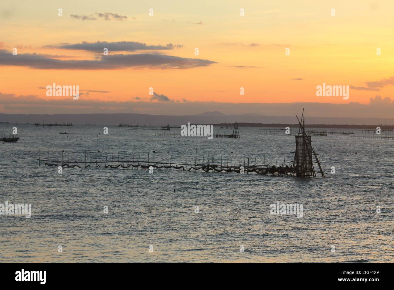 A beautiful shot of the seawater fence during the sunset on the beach ...