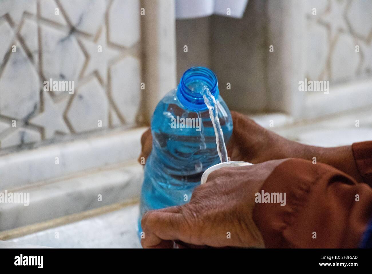 Zamzam water hi-res stock photography and images - Alamy