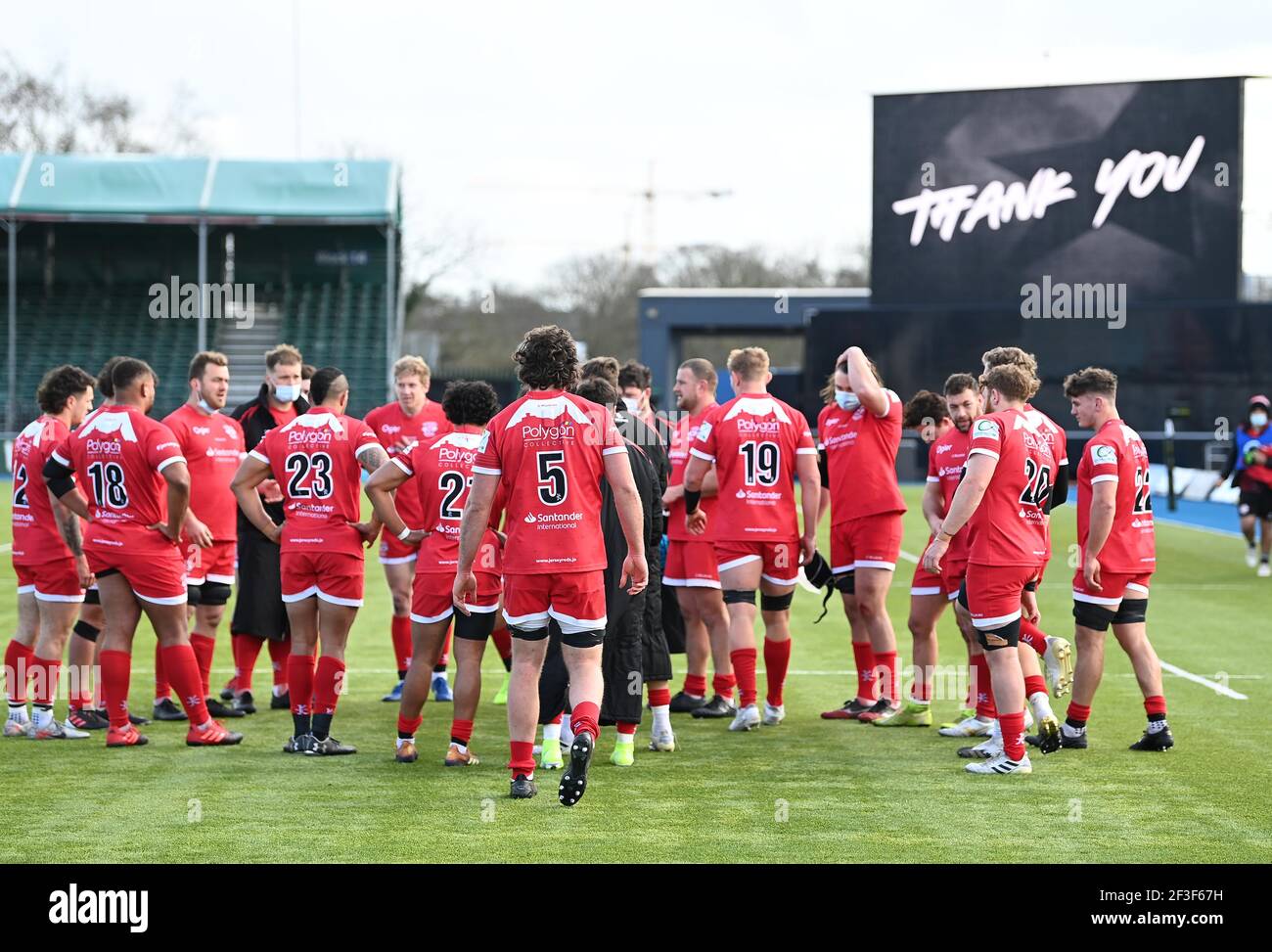 Rugby team huddle hi-res stock photography and images - Alamy