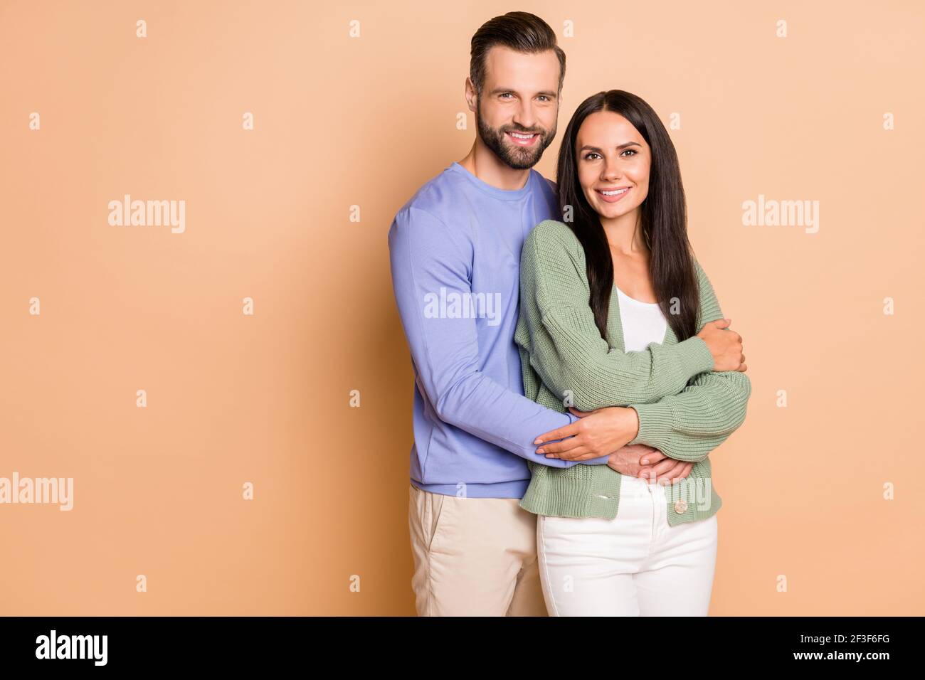 Photo of young happy cheerful positive good mood couple wife and ...