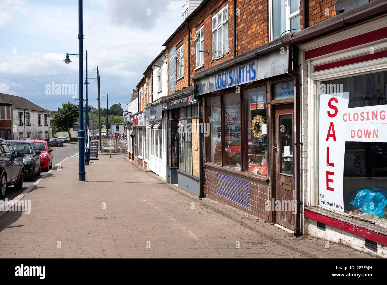 Run down shop fronts hi-res stock photography and images - Alamy