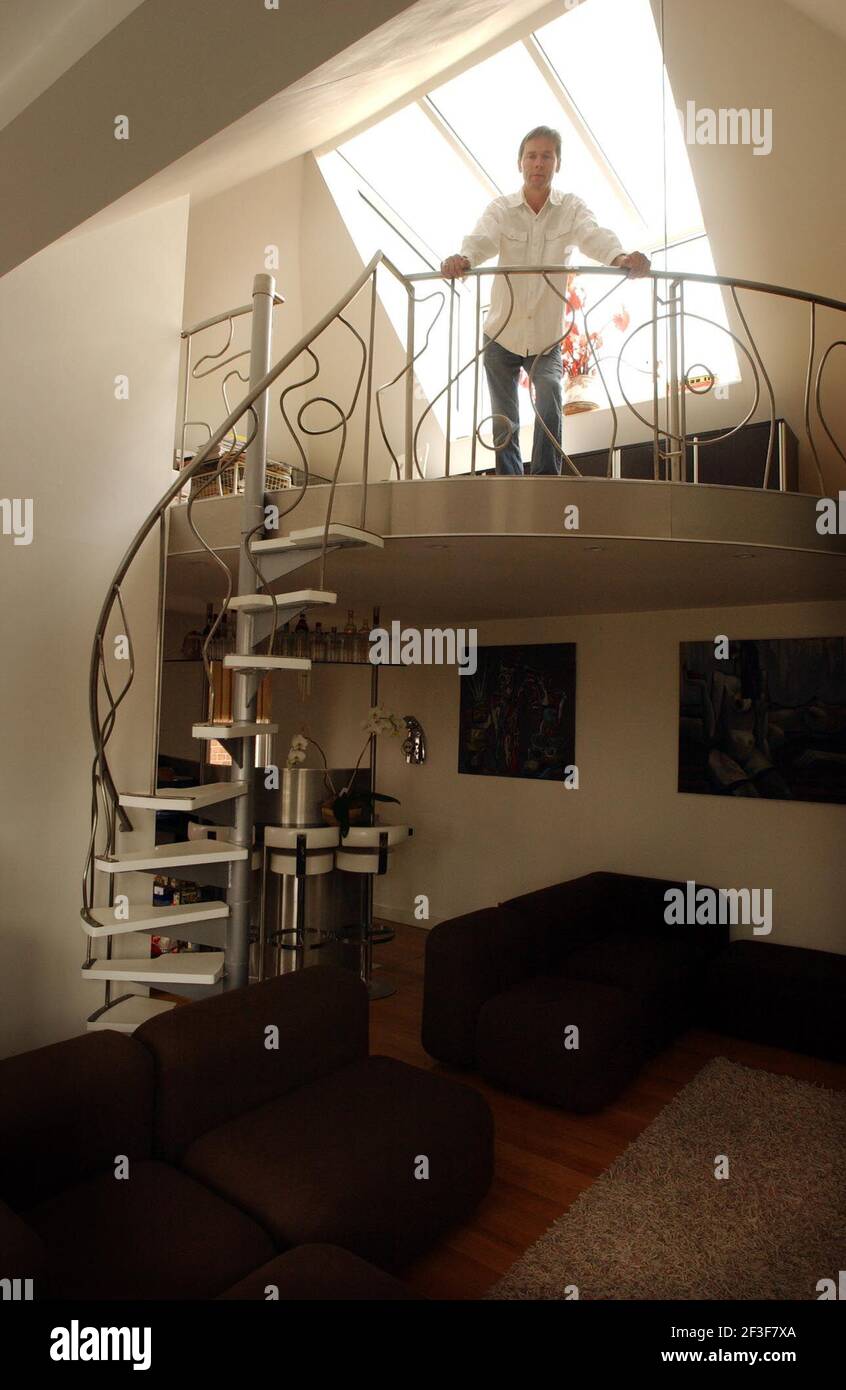 GORDON MCKEE'S HOME IN WEST HAMPSTED STUDIOS.4/6/04 PILSTON Stock Photo ...